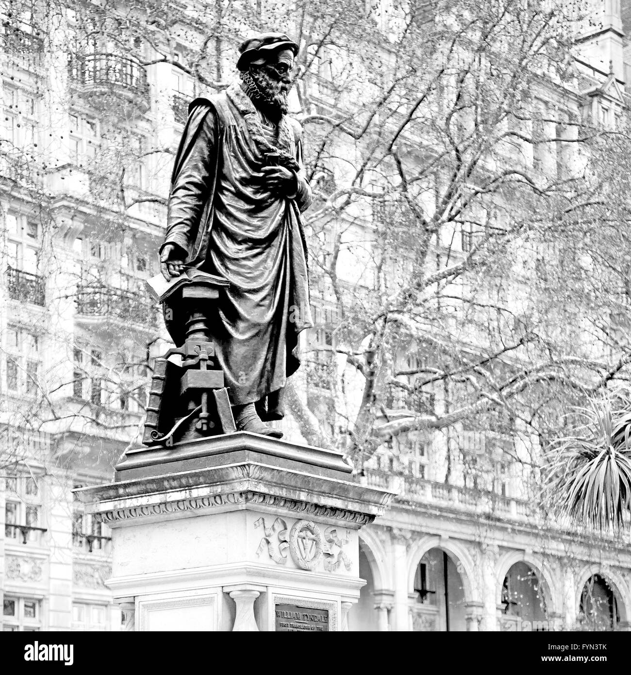 statue in old city of london Stock Photo - Alamy