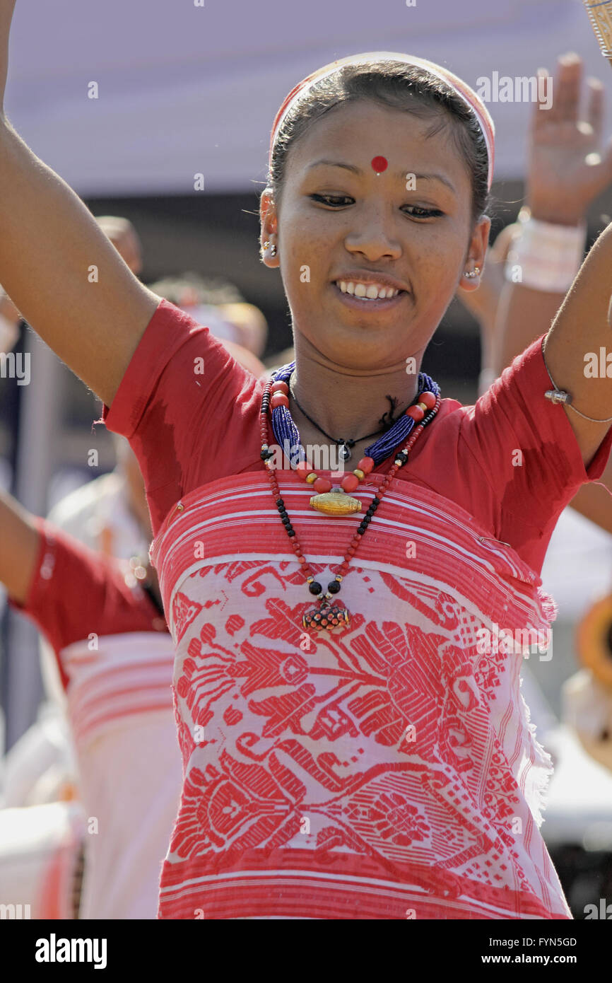 Deori Tribes, Women Performing Dance Stock Photo - Alamy