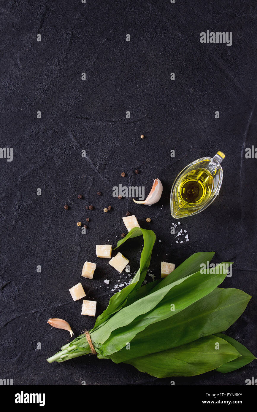 Bunch of fresh ramson Stock Photo - Alamy