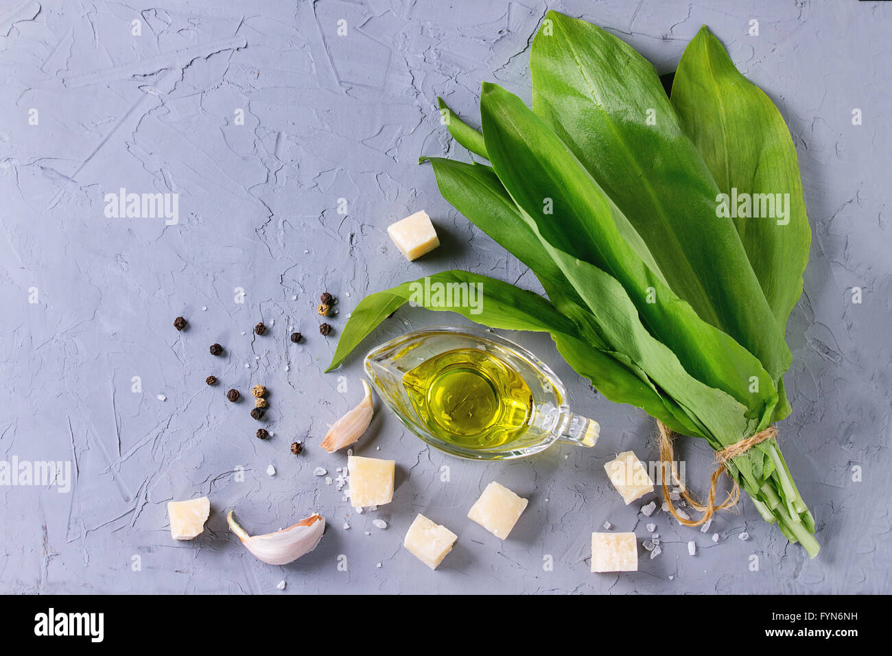 Bunch of fresh ramson Stock Photo - Alamy