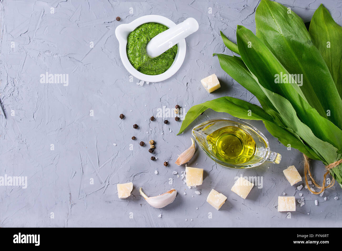 Bunch of fresh ramson Stock Photo - Alamy