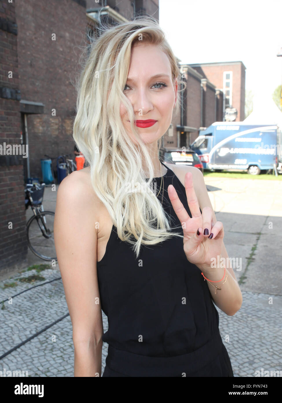 Carolin Niemczyk (Glasperlenspiel Stock Photo - Alamy