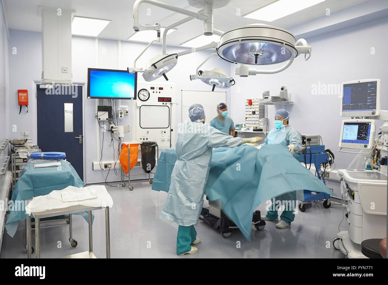 Nhs hospital operating theatre empty hi-res stock photography and ...