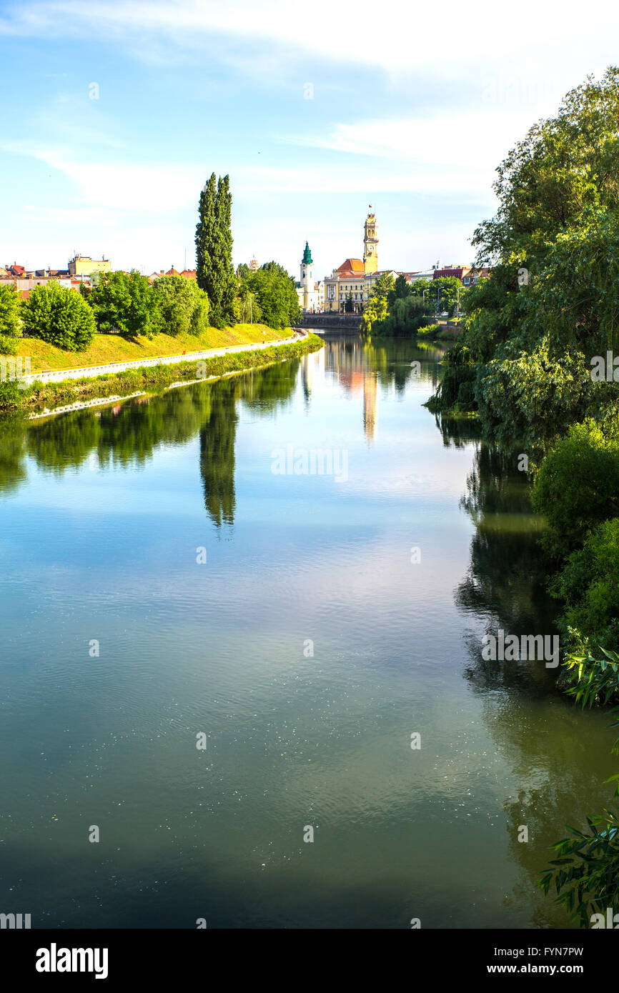 The River Crisul Repede flowing through Oradea Stock Photo - Alamy