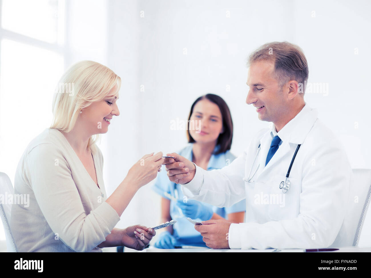 doctor giving tablets to patient in hospital Stock Photo - Alamy