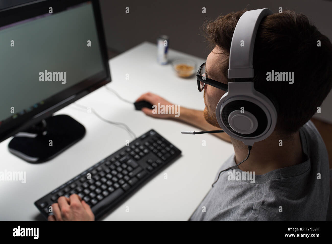Close up gamer man playing hi-res stock photography and images - Alamy