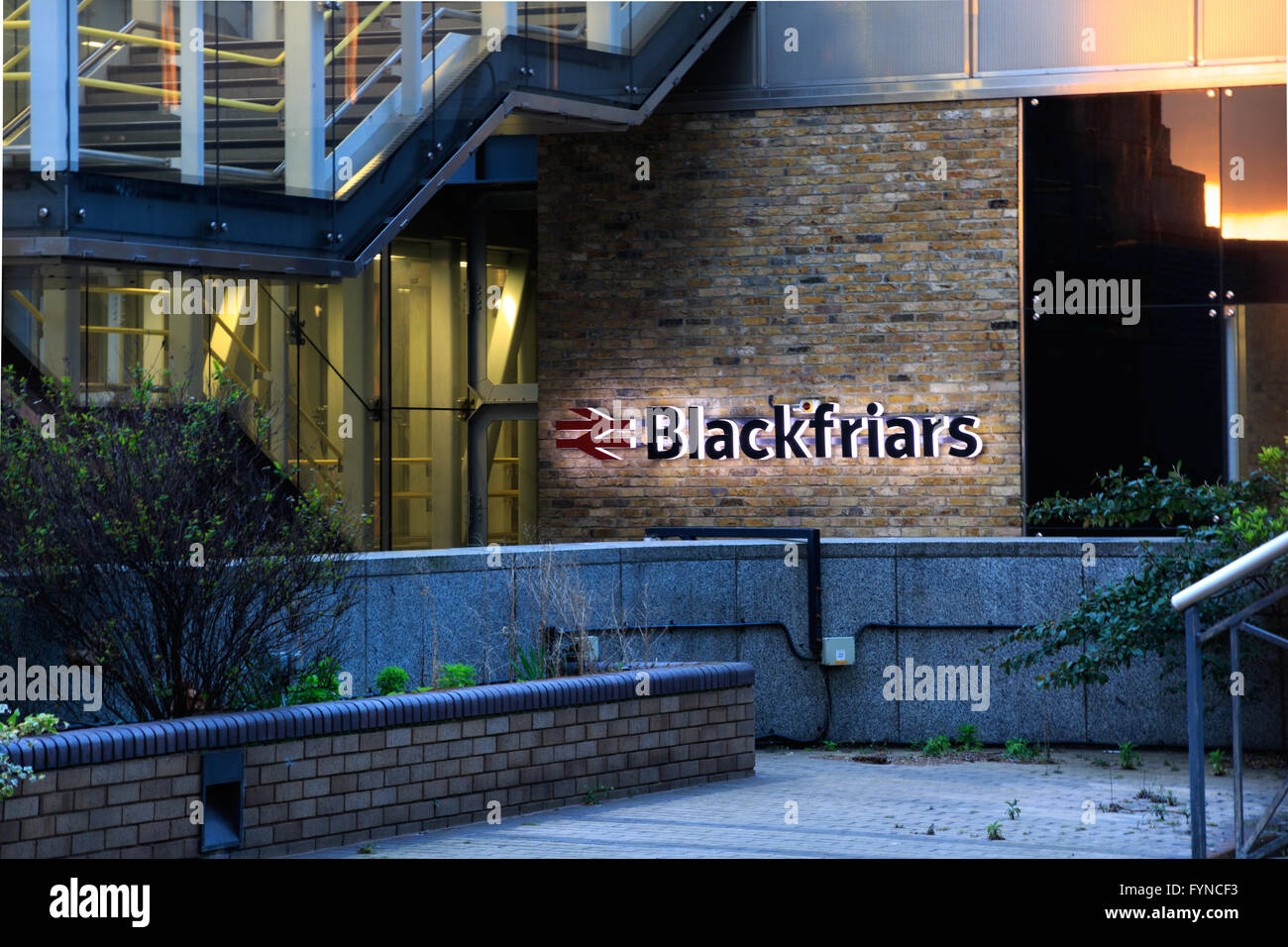 Blackfriars station sign hi-res stock photography and images - Alamy