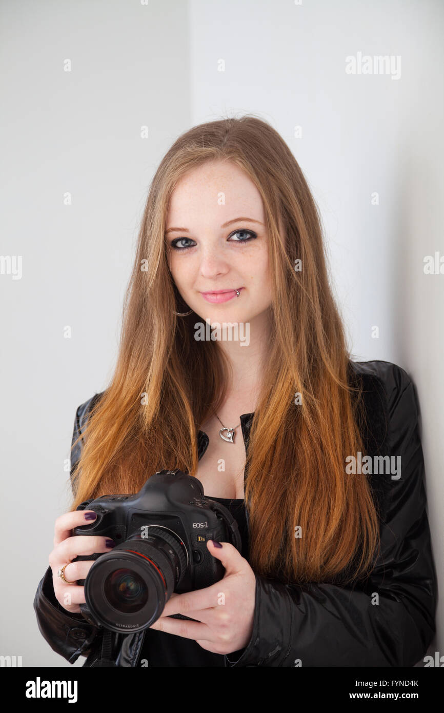 Female photographer camera hi-res stock photography and images - Alamy