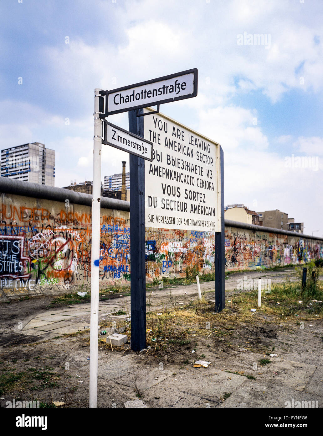 Leaving west berlin warning hi-res stock photography and images - Alamy