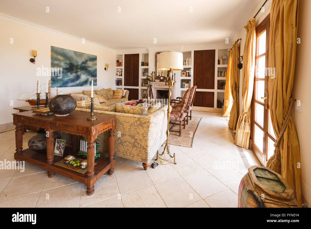 Spanish house interior hi-res stock photography and images - Alamy