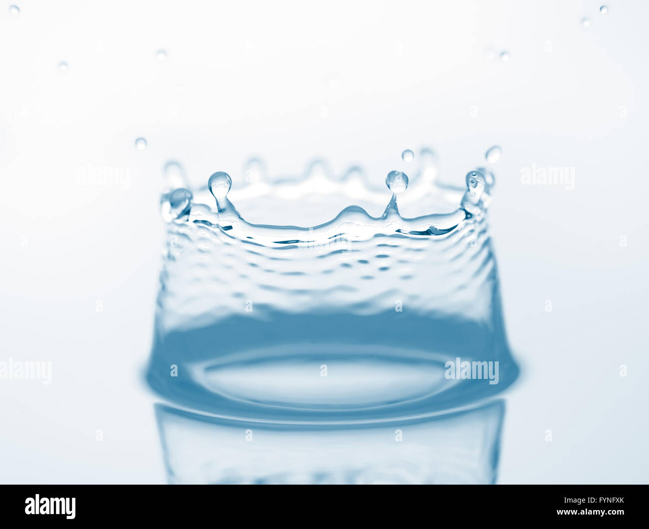 crown shaped water splash closeup Stock Photo - Alamy
