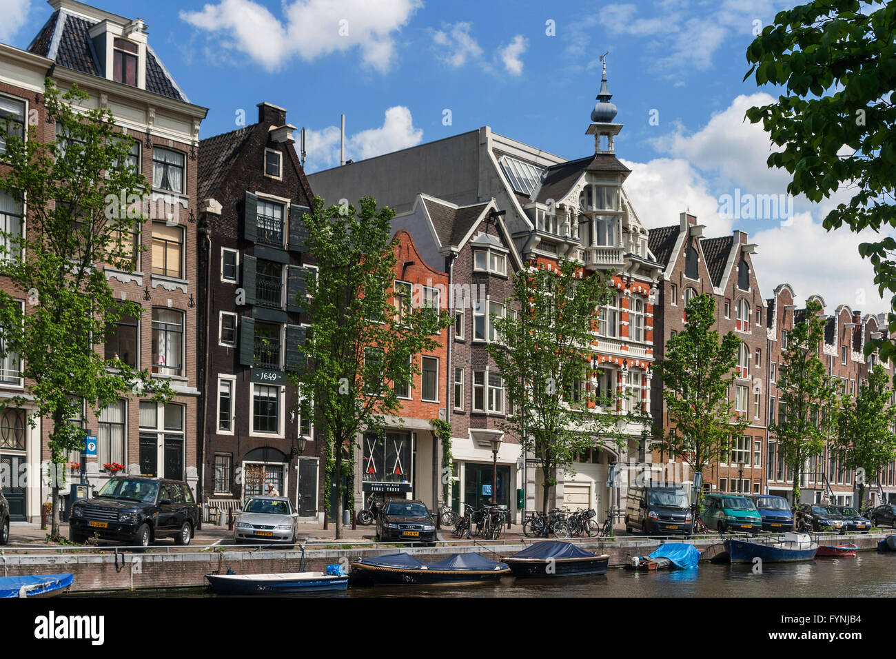 Amsterdam traditional architecture canalside houses Amsterdam ...