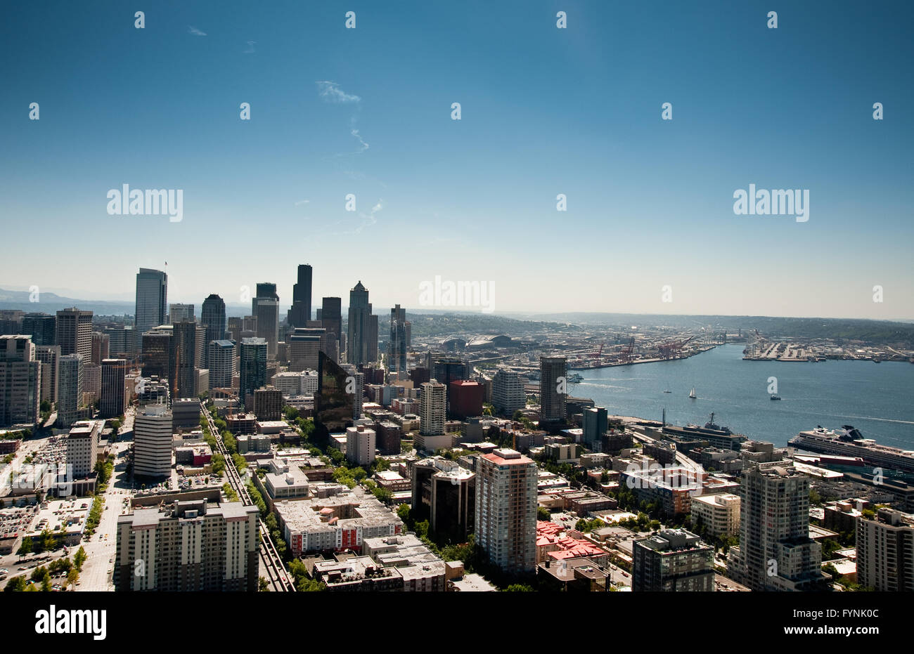 Seattle skyline space needle weather hi-res stock photography and ...