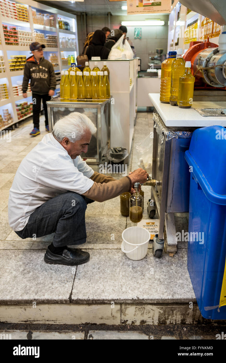 Expeller pressing hi-res stock photography and images - Alamy