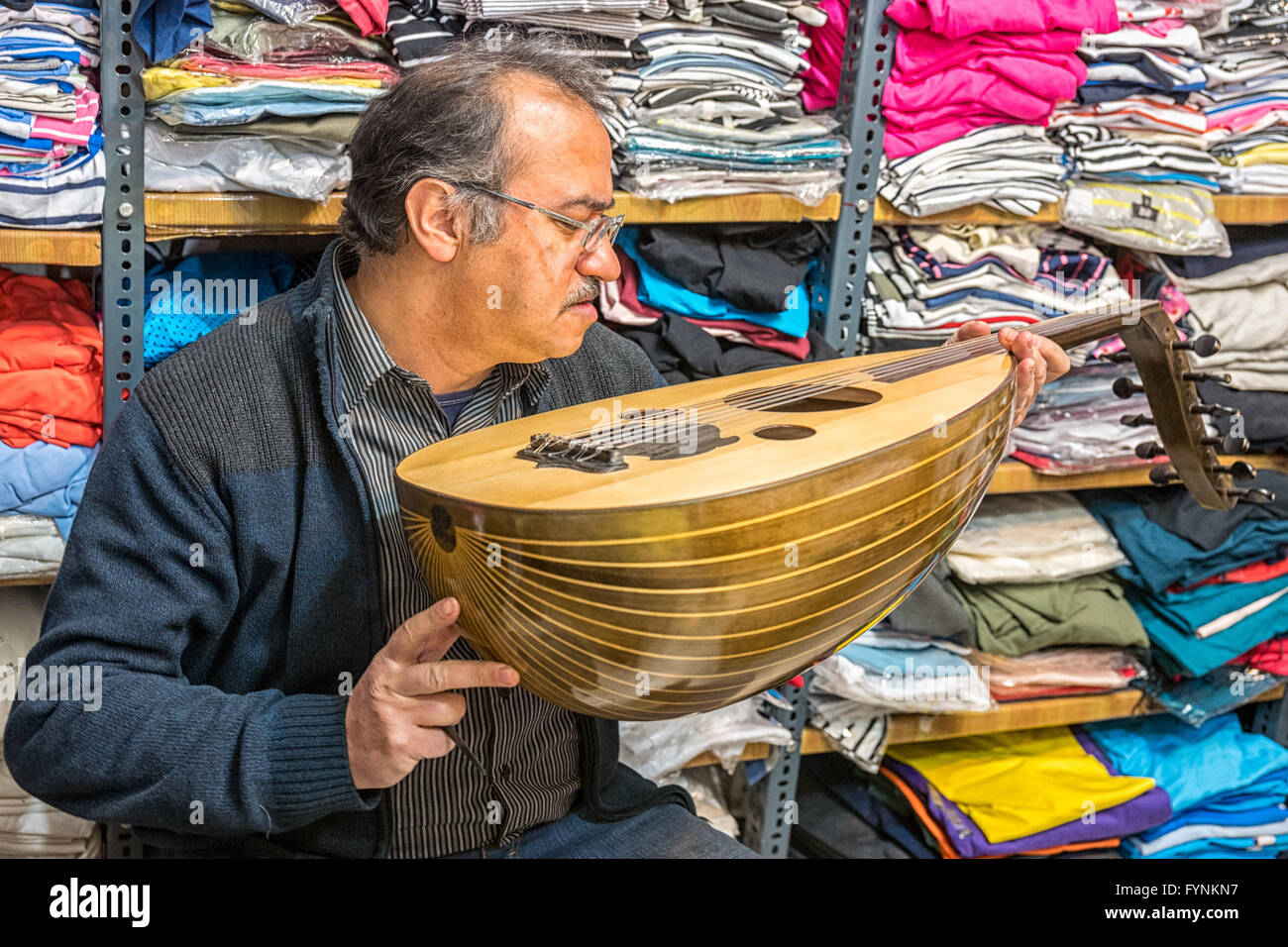 Sitar strings hi-res stock photography and images - Alamy
