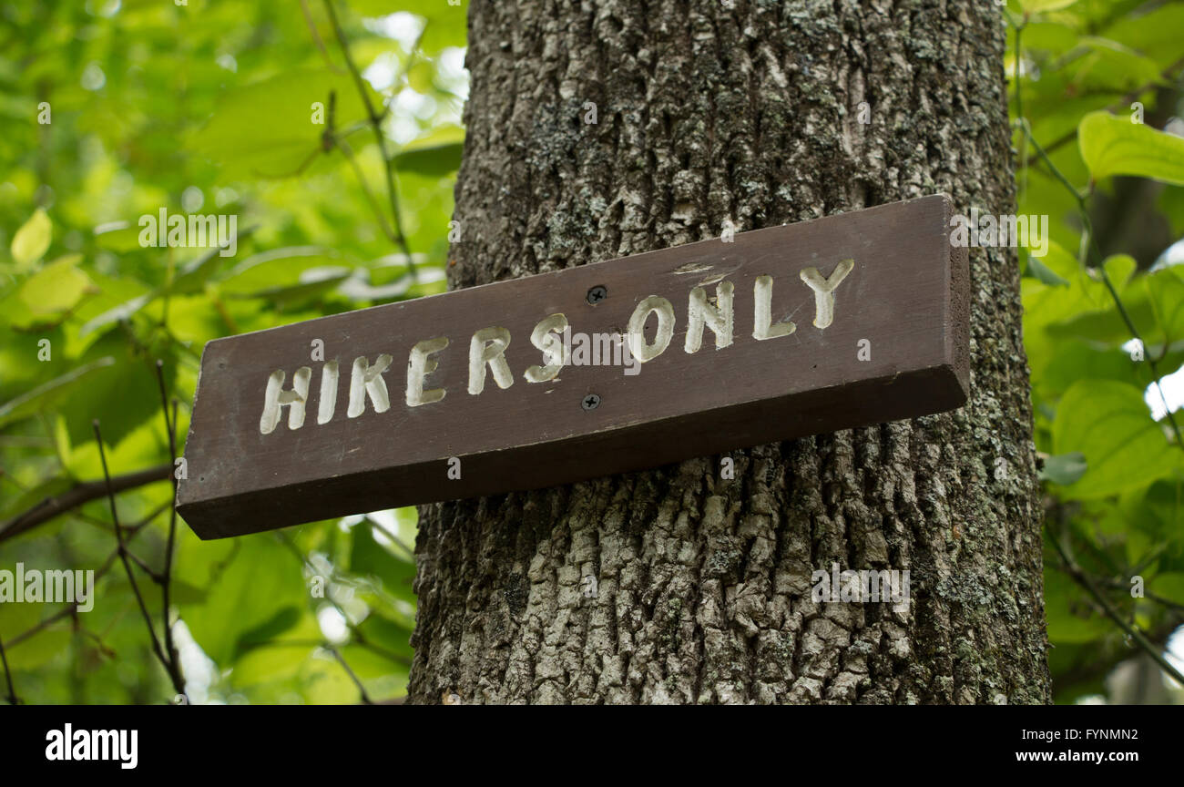 State park sign hikers hi-res stock photography and images - Alamy
