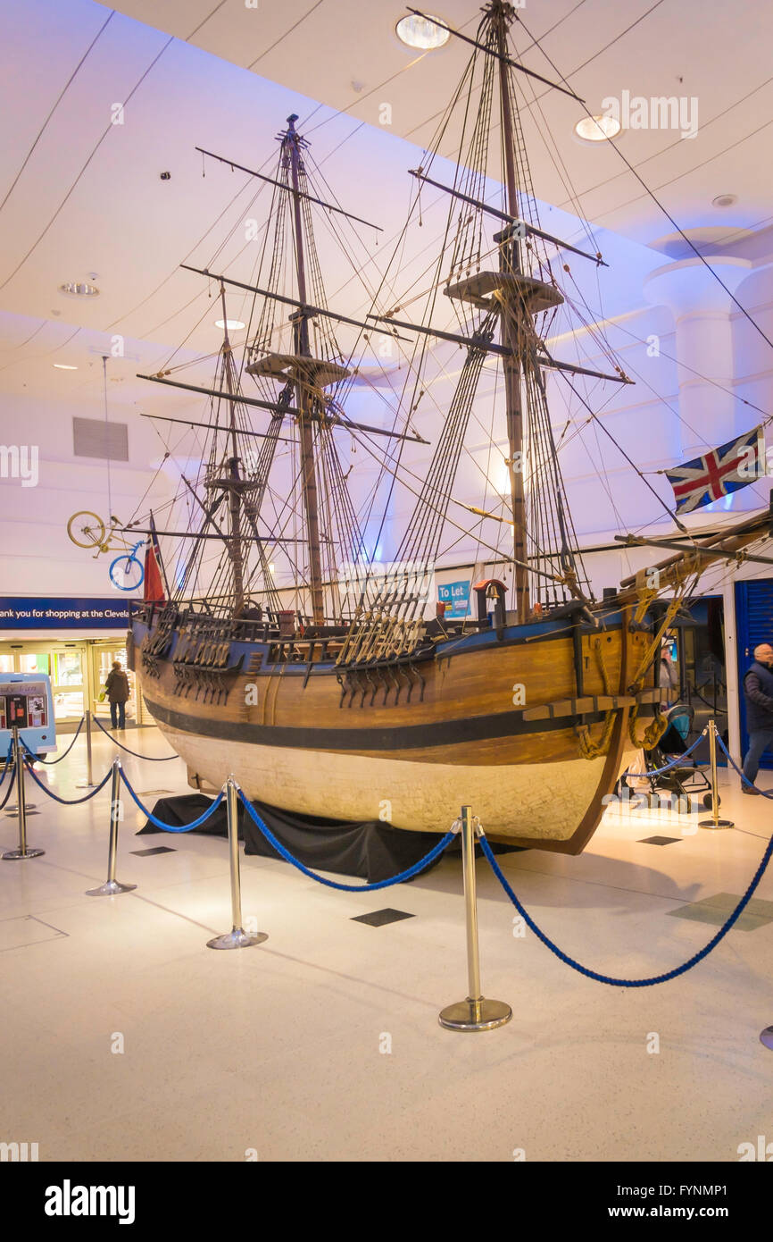 James cook’s ship endeavour hi-res stock photography and images - Alamy