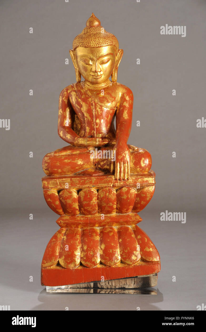 Golden burmese statue of Buddha Stock Photo - Alamy
