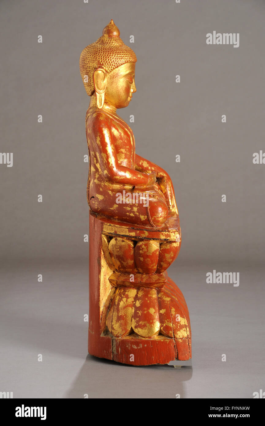 Golden burmese statue of Buddha Stock Photo - Alamy