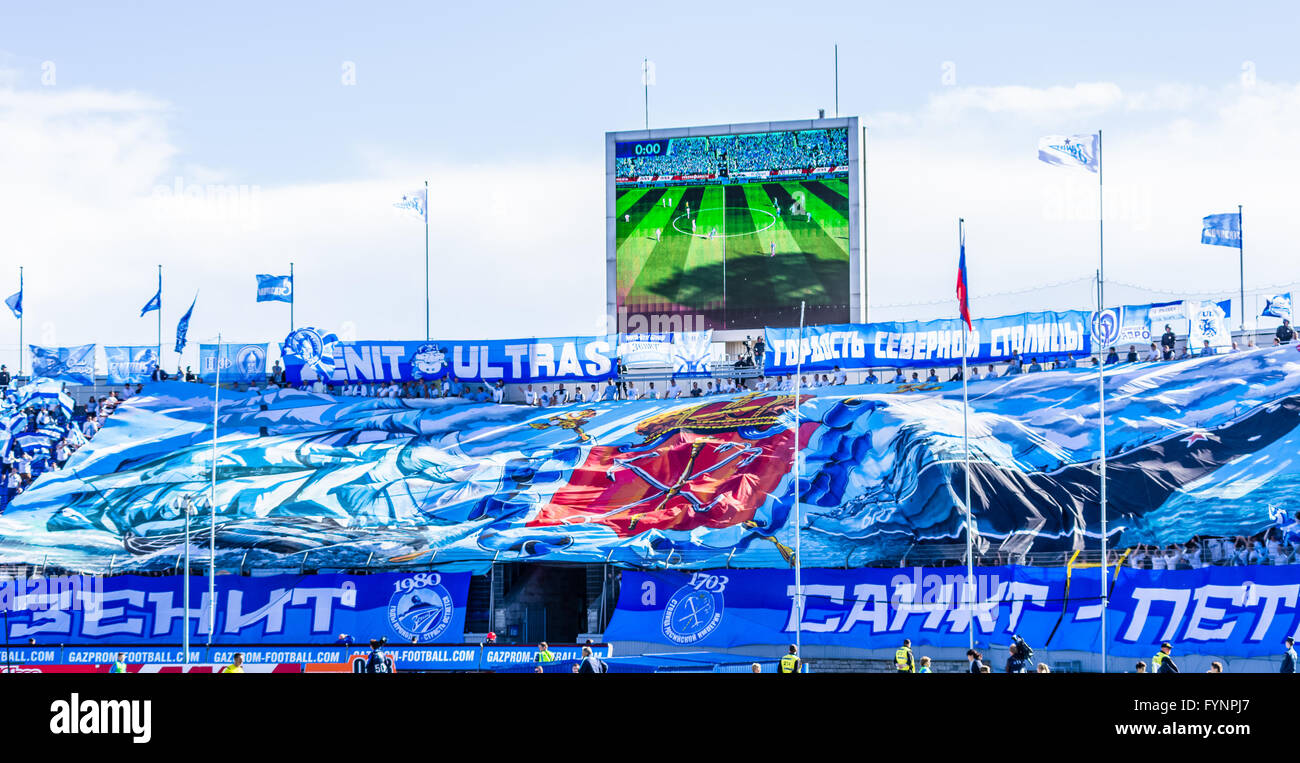 Zenit Saint-Petersburg fans Stock Photo - Alamy