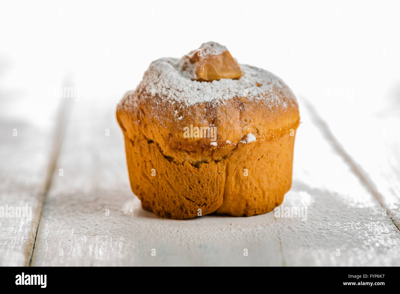 Cake small hi-res stock photography and images - Alamy