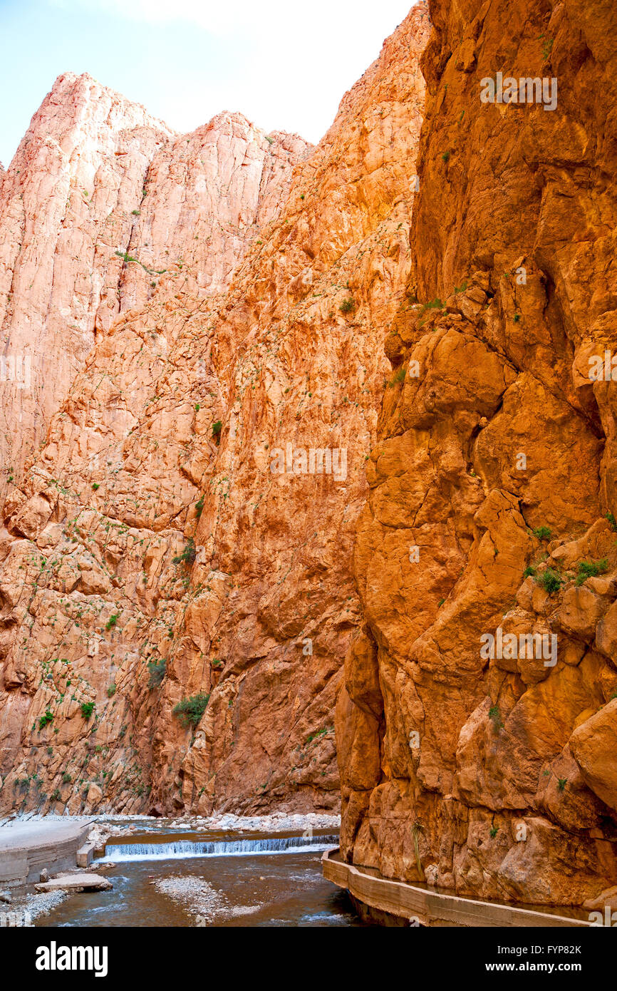 in todra gorge river Stock Photo - Alamy