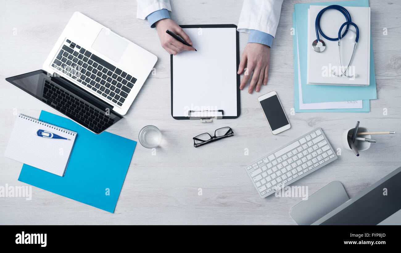 Medical doctor signing prescription hi-res stock photography and images ...