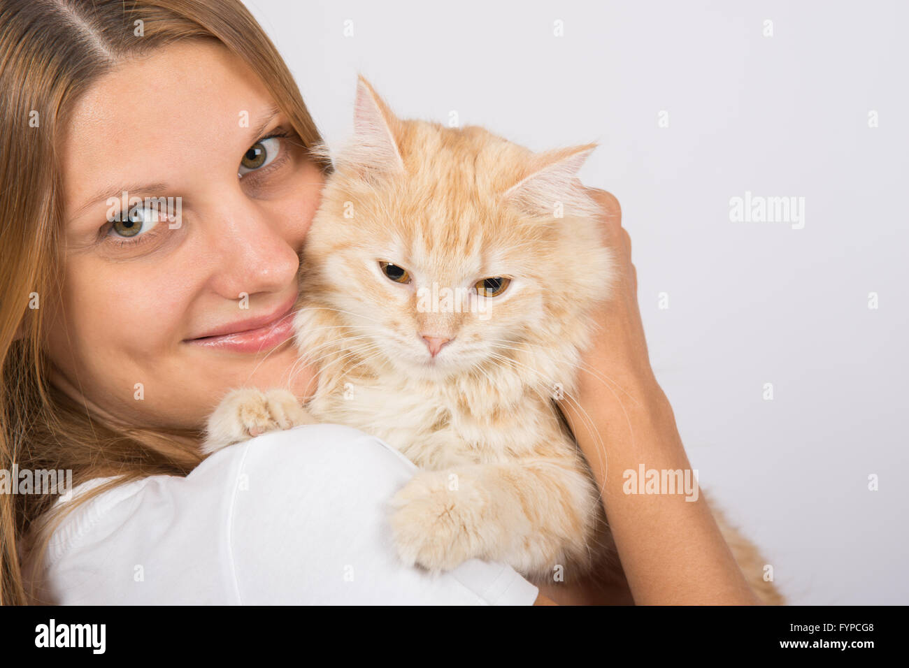 Girl hugging a cat hi-res stock photography and images - Alamy