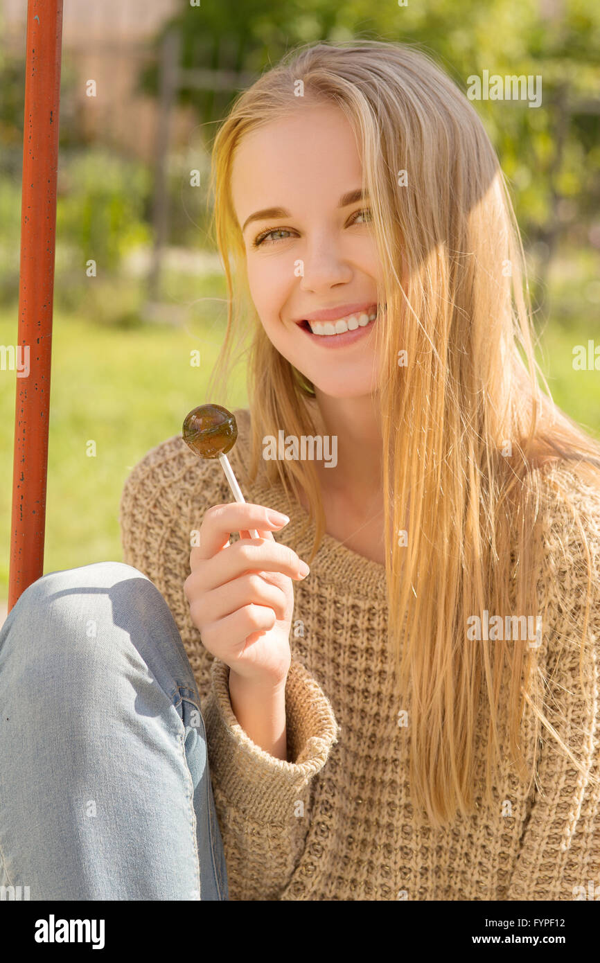 Pretty blonde girls hi-res stock photography and images - Alamy