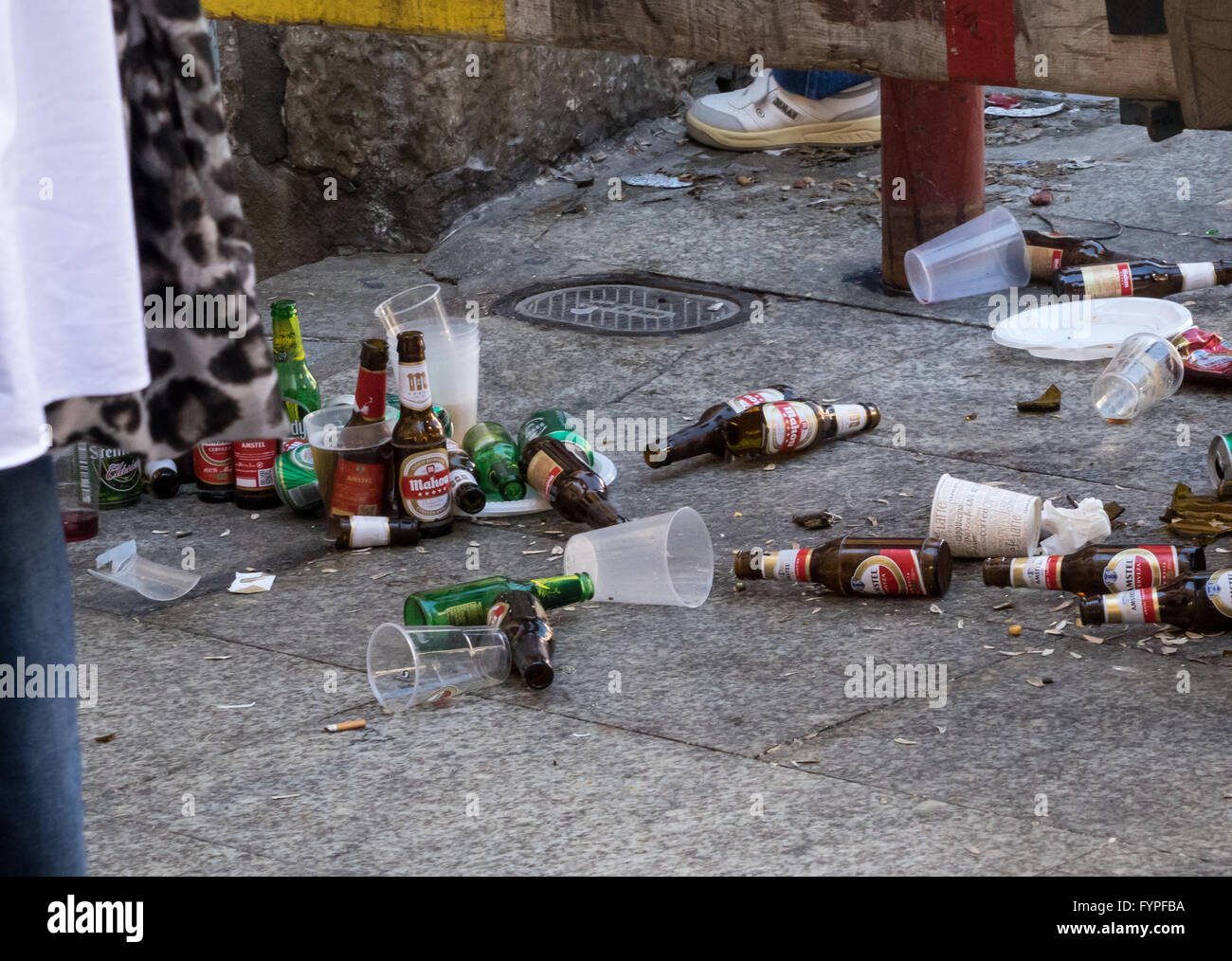 Smashed beer bottles hi-res stock photography and images - Alamy