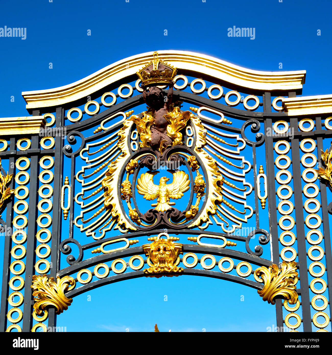 in london england the old metal gate royal palace Stock Photo - Alamy
