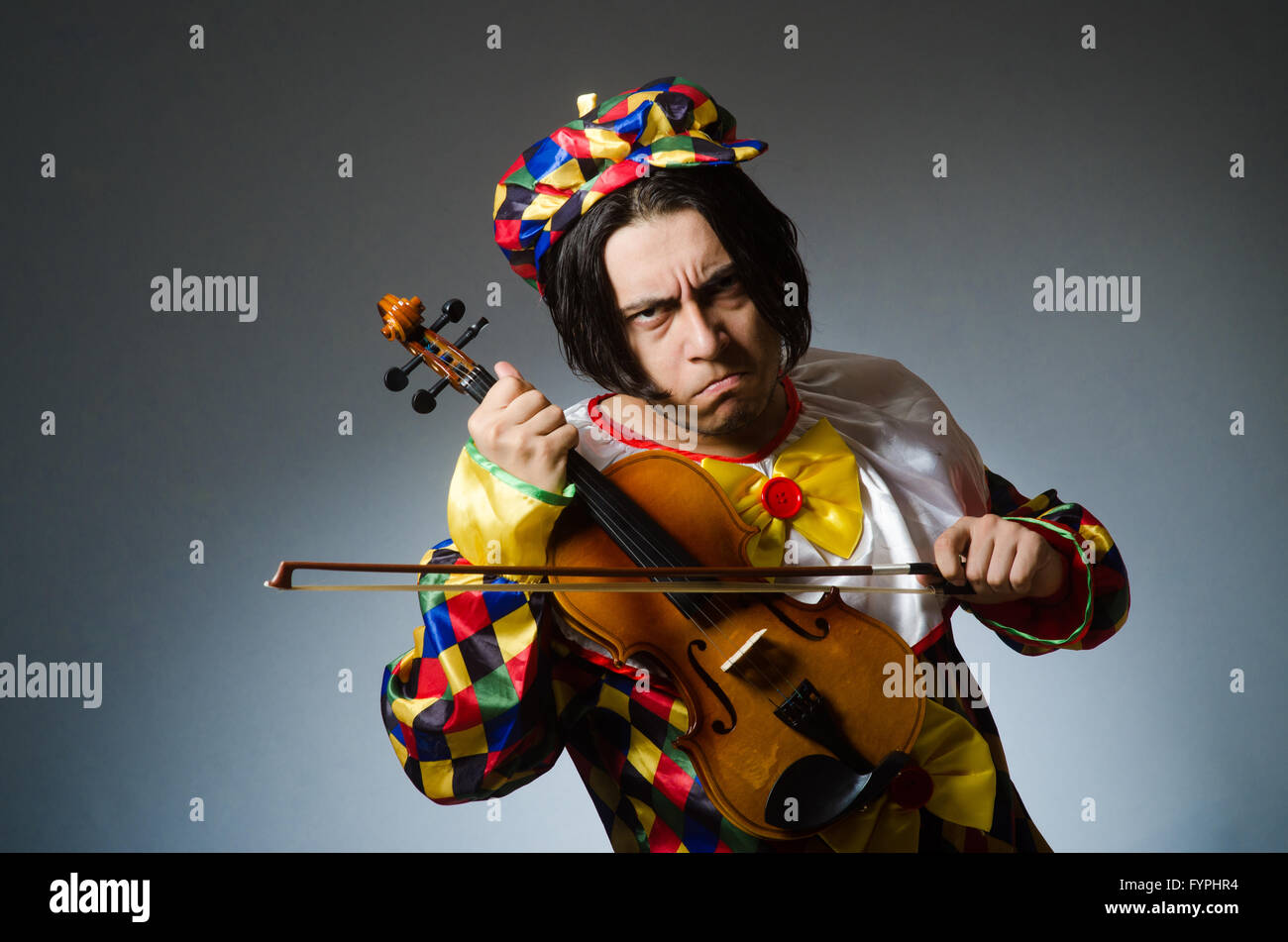 The funny violin clown player in musical concept Stock Photo - Alamy