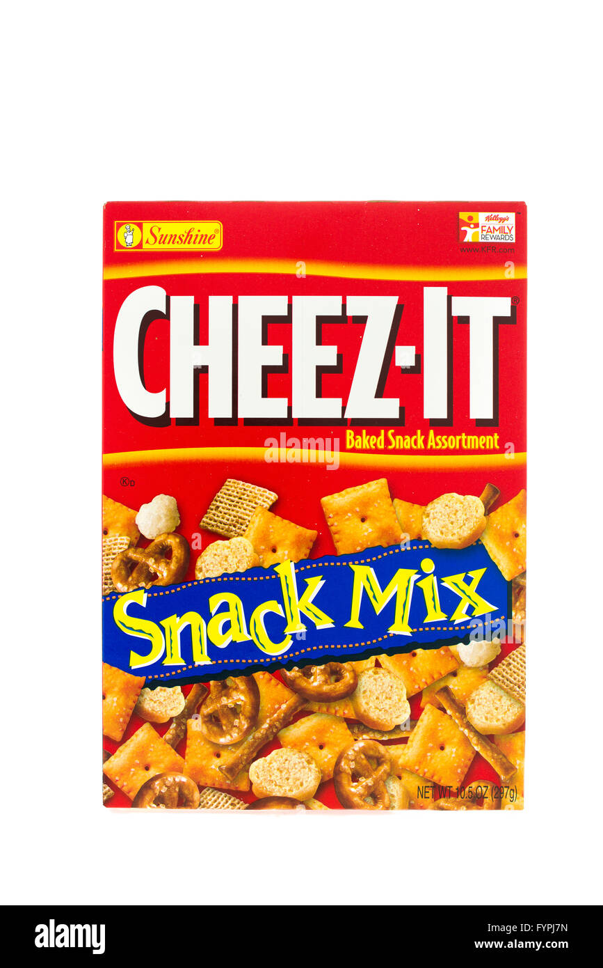 Cheez it snack mix hi-res stock photography and images - Alamy