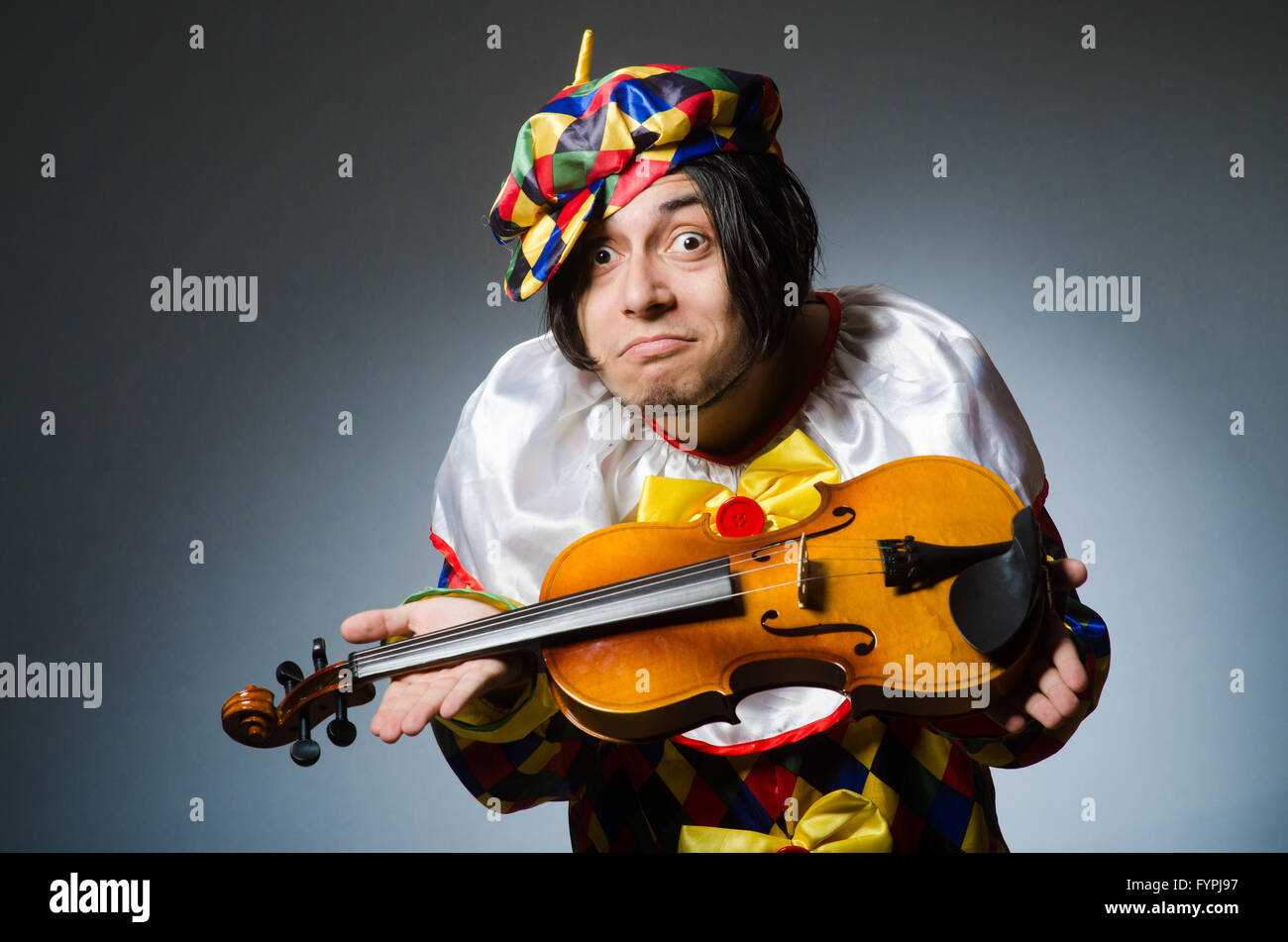 The funny violin clown player in musical concept Stock Photo - Alamy