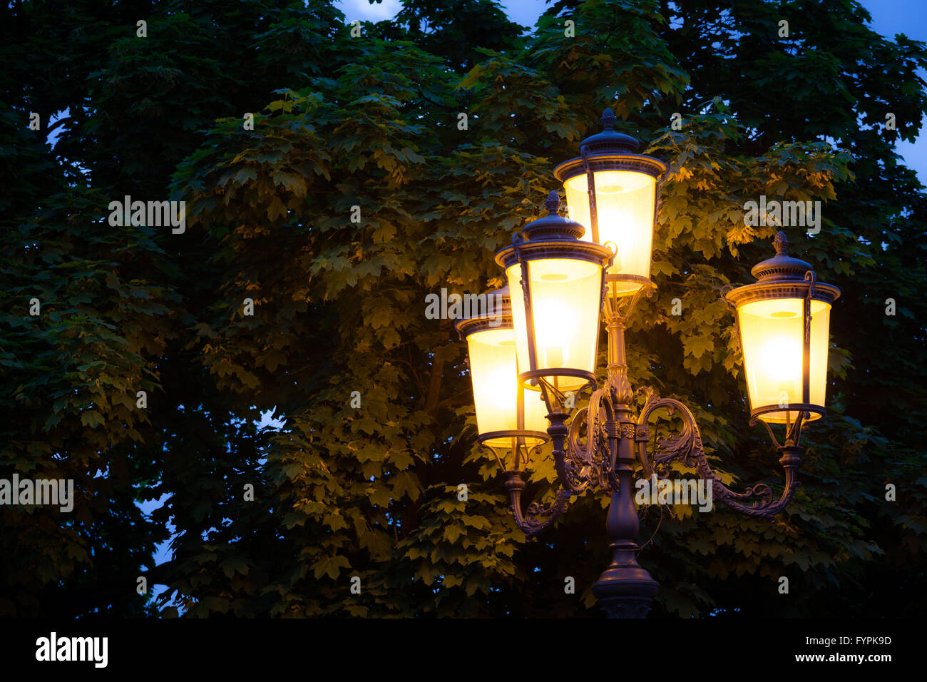 Lamppost street light street hi-res stock photography and images - Alamy