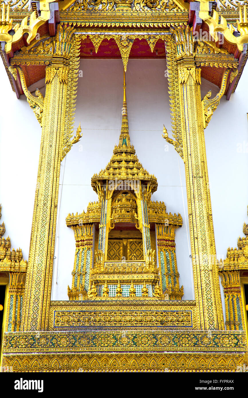 pavement gold temple incision of the temple Stock Photo - Alamy