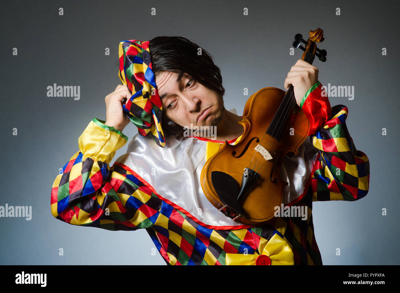 The funny violin clown player in musical concept Stock Photo - Alamy