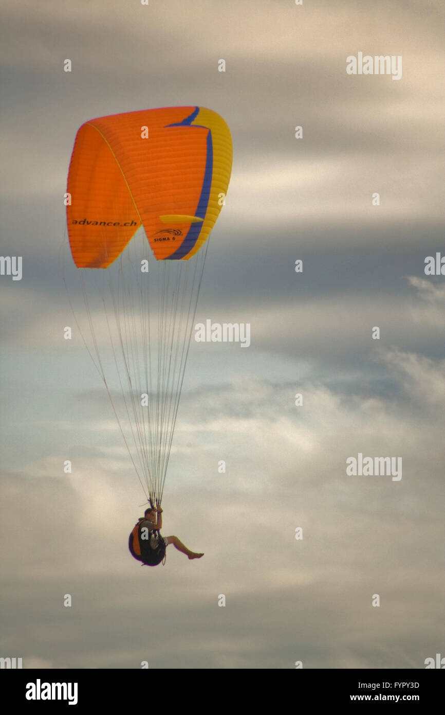 Hang gliding safety hi-res stock photography and images - Alamy