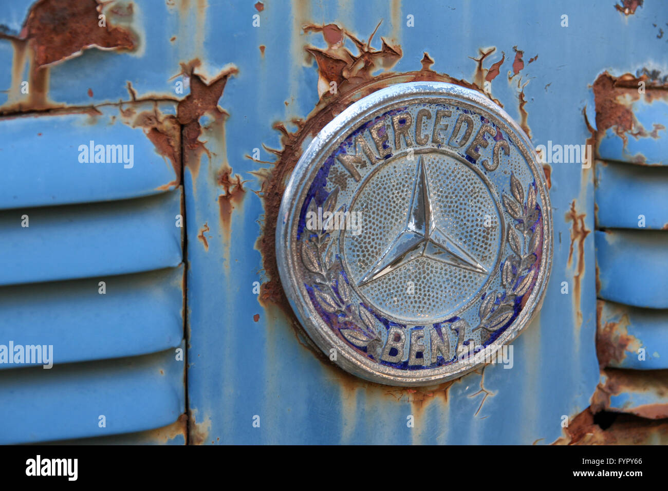 Mercedes old logo Stock Photo - Alamy