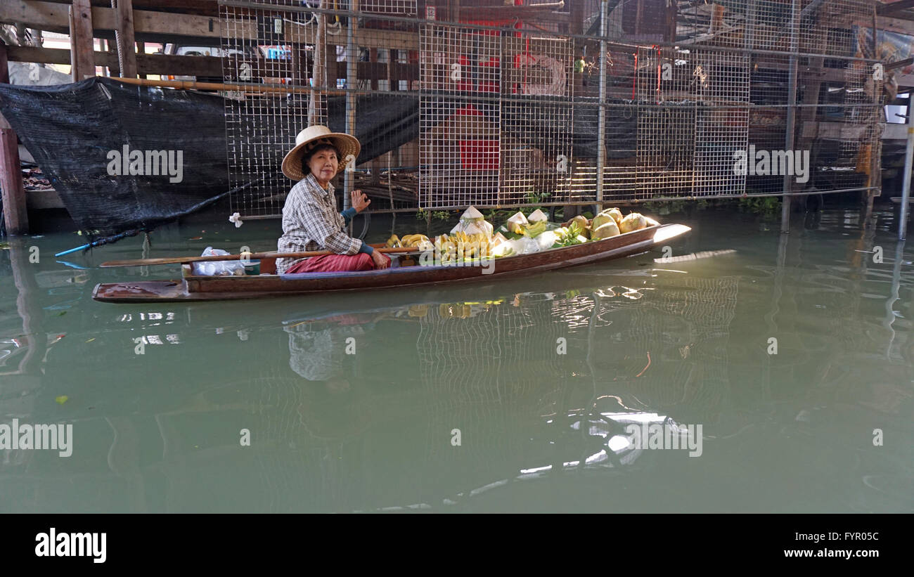 famous traditional Damnoen Saduak Floating Market in thailand Stock ...