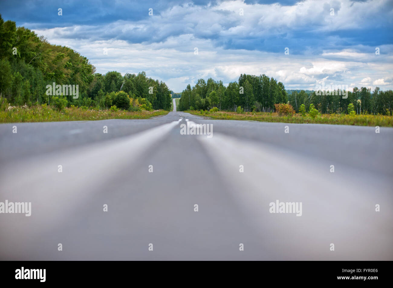 empty countryside road Stock Photo - Alamy