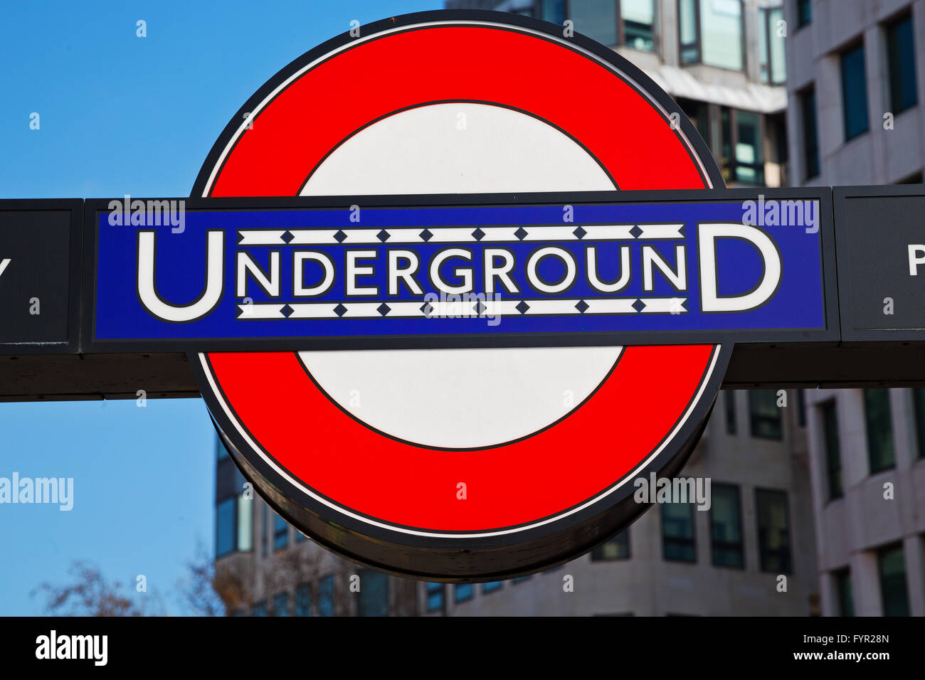 London underground notting hill gate sign hi-res stock photography and ...