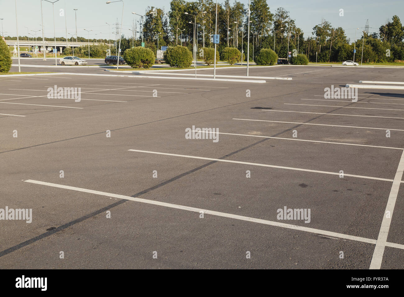 Parking lot hi-res stock photography and images - Alamy