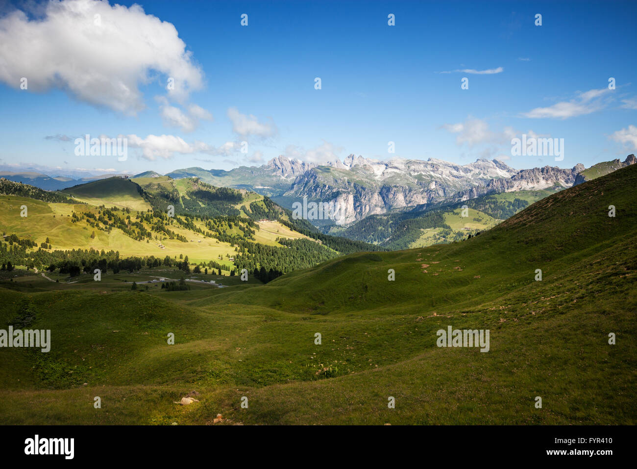 Sunny valley hi-res stock photography and images - Alamy