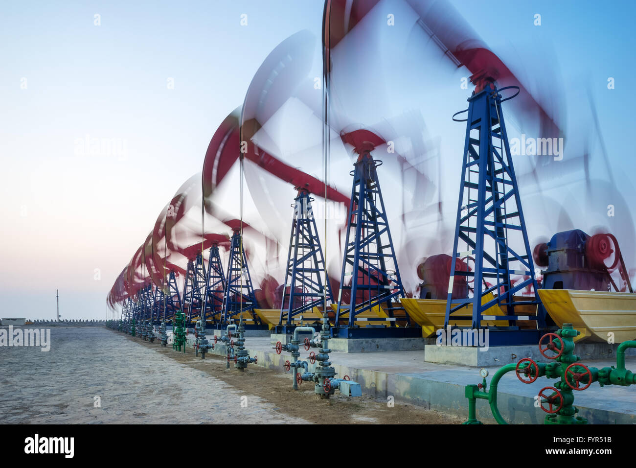 Drilling rig night hi-res stock photography and images - Alamy