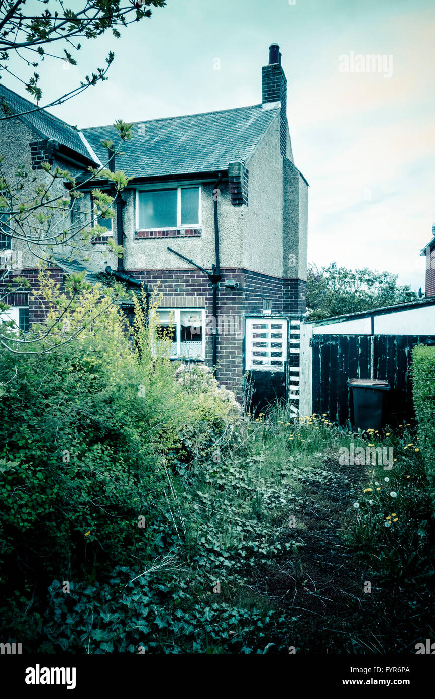 creepy run down house Stock Photo - Alamy
