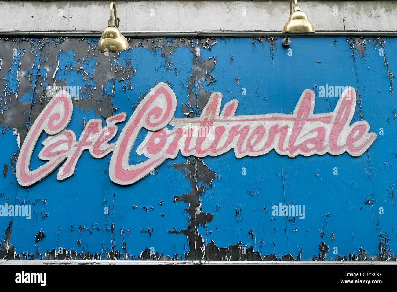 sign over a closed cafe Stock Photo - Alamy