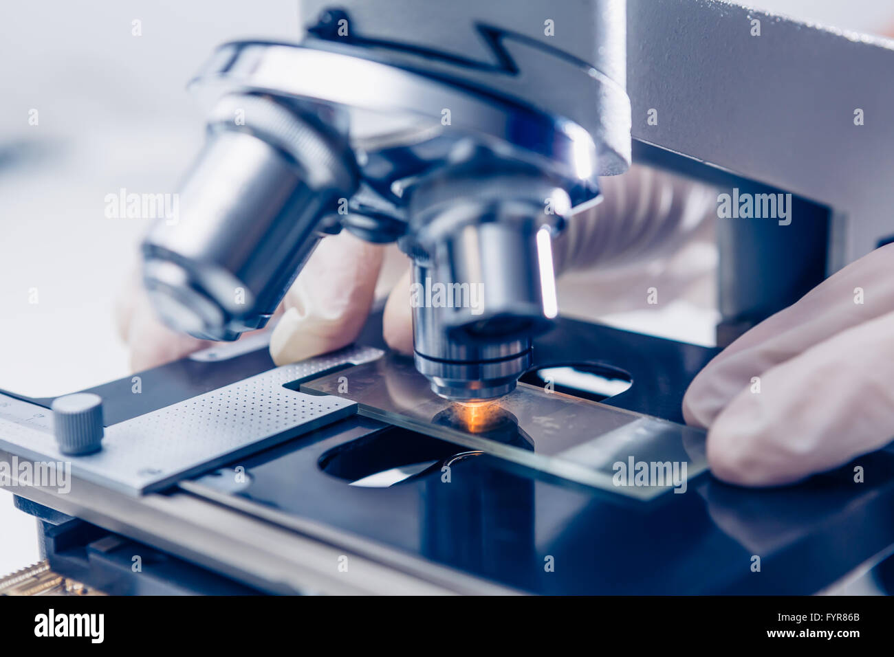 Microscope scientist hi-res stock photography and images - Alamy