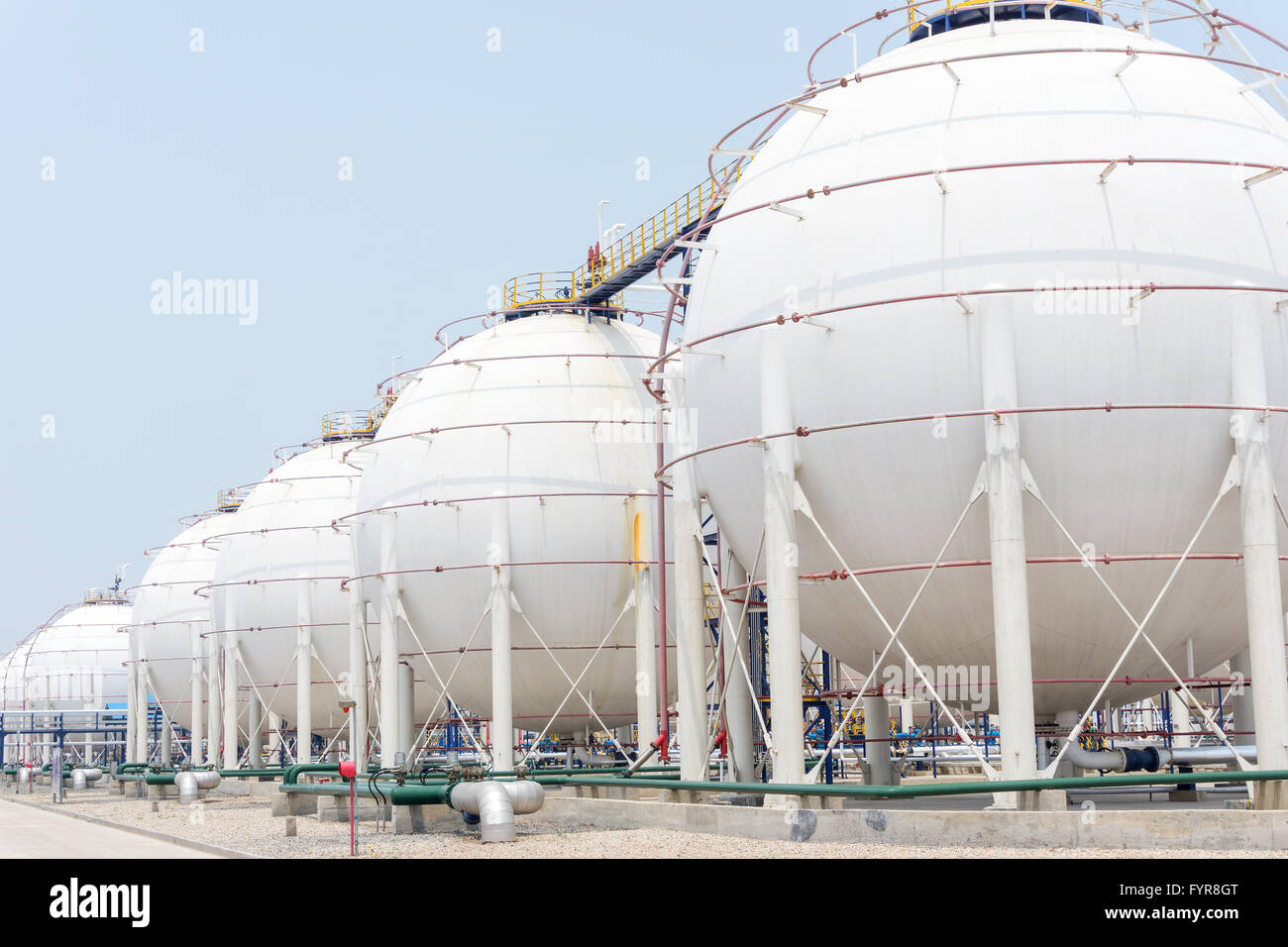 Oil tank depot hi-res stock photography and images - Alamy