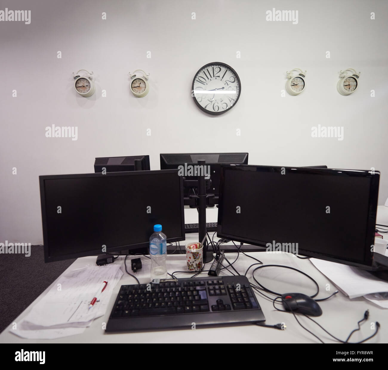 Computer moni hi-res stock photography and images - Alamy